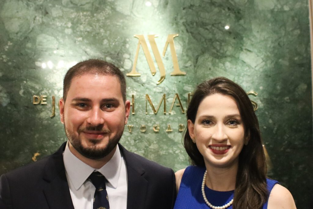 Irmãos Bryan e Sharlynn de Jongh Martins inauguram escritório de ...