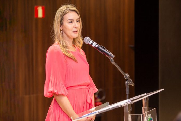 Lídia de Assis e Souza toma posse como nova juíza auxiliar da ...